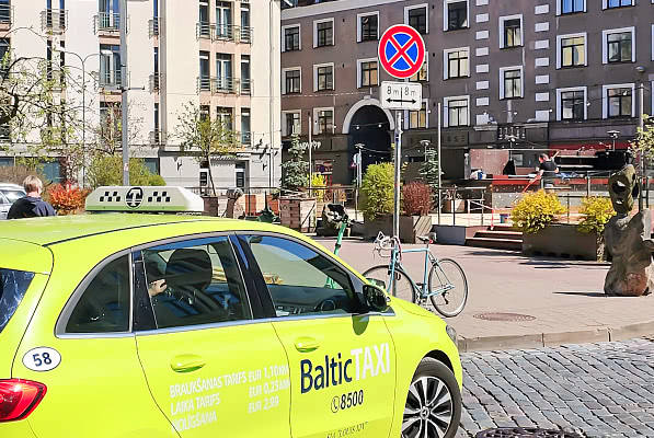 Saapuminen Riikaan ja siirtyminen asemilta muualle kaupunkiin